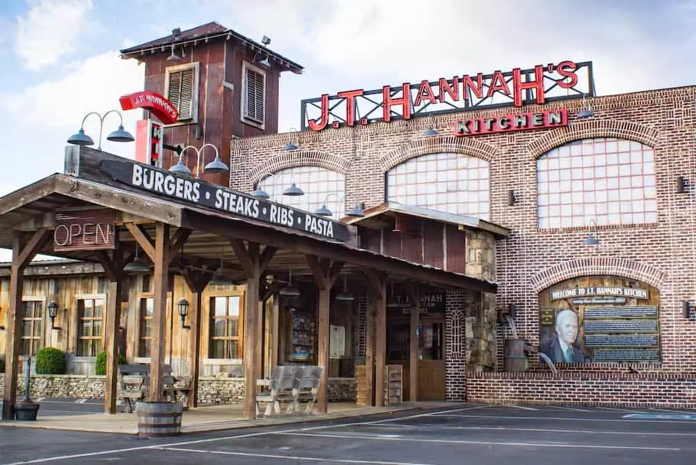 Top 4 Restaurants in Pigeon Forge You Have to Try